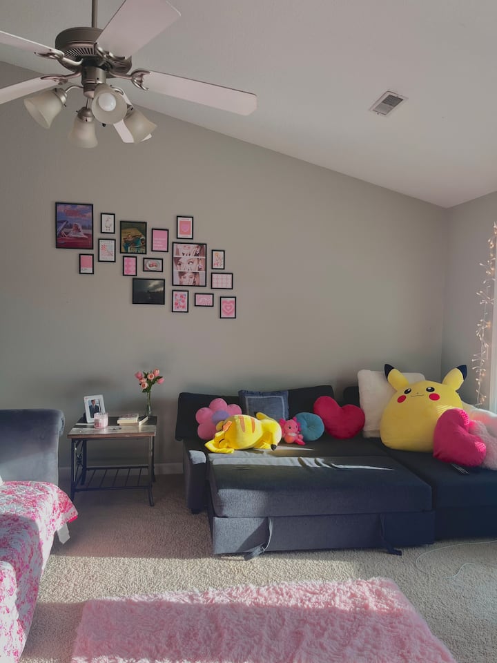 Condo With Pool, Gym, And Balcony! - Champaign