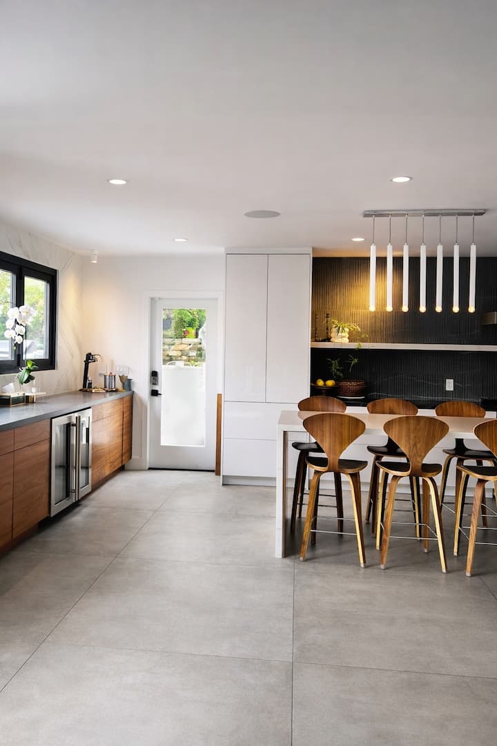 Cambridge Home La - Burbank, CA