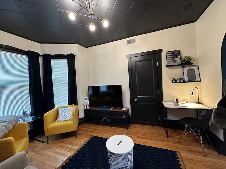 Lovely 3 Br. Great Location! - Chicago, IL