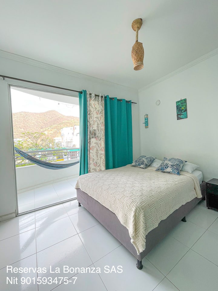 Cristal – Vista A La Montaña Y Cerca Del Mar - Santa Marta, Colombia