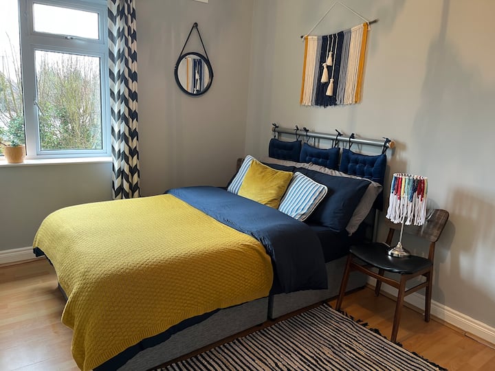 Cozy Double Bedroom - Mullingar
