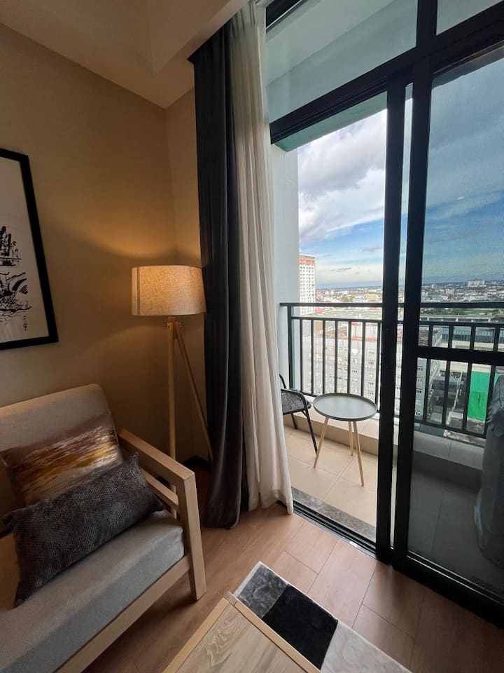 14th Floor 1-bedroom Condo W/ Pool & Gym - Vientiane