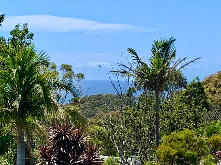 Spacious Coastal Suite With Ocean Glimpses. - 뉴캐슬