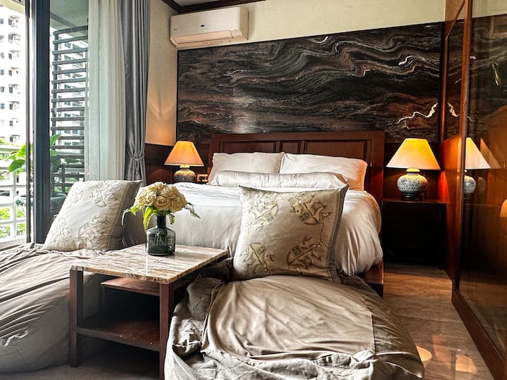 Serene Urban Oasis With Lush Garden In City Center - Bangkok