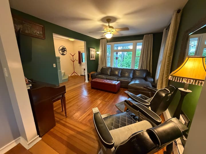 Sauna + Cold Plunge | Sleeps 10 | Walk To Downtown - Saratoga Springs, NY
