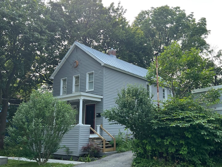 Saratoga Full Home 3bed/2bath In Town - Saratoga Springs, NY