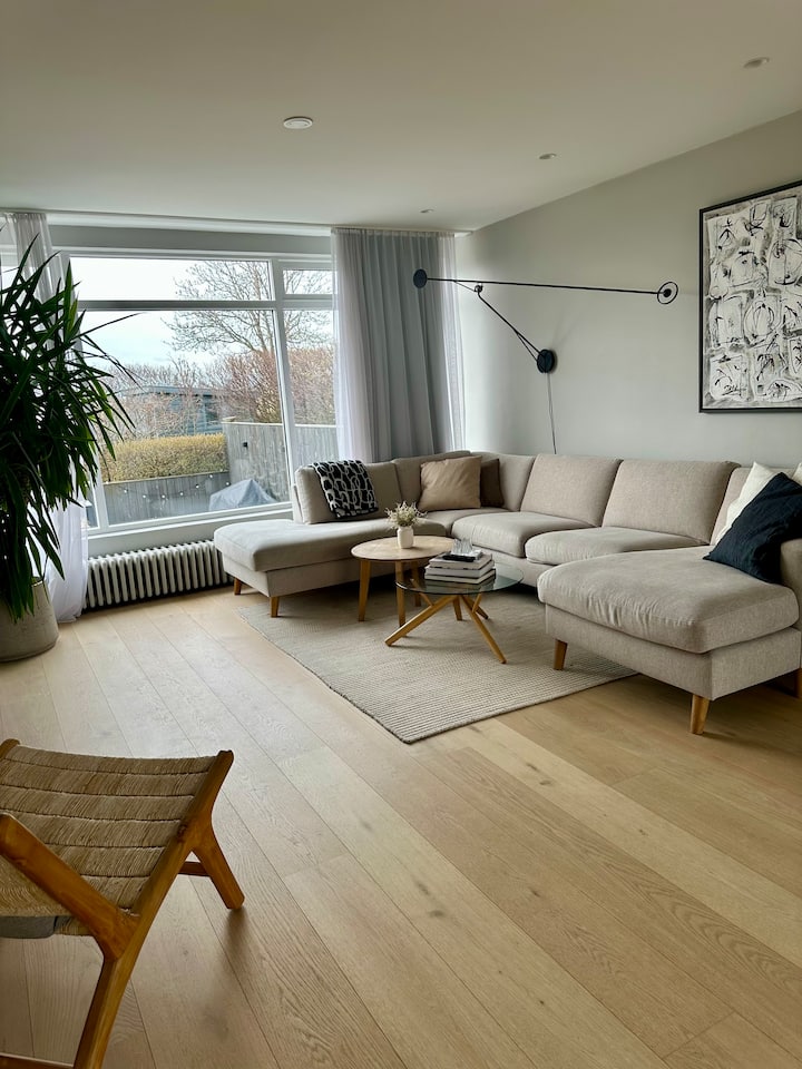 Family House With Private Garden And Hot Tube - Reikiavik