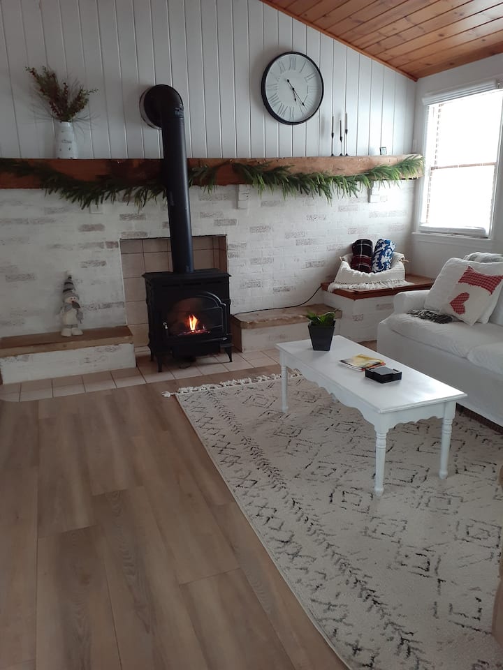 Hidden Glen Retreat - Dundee, OH