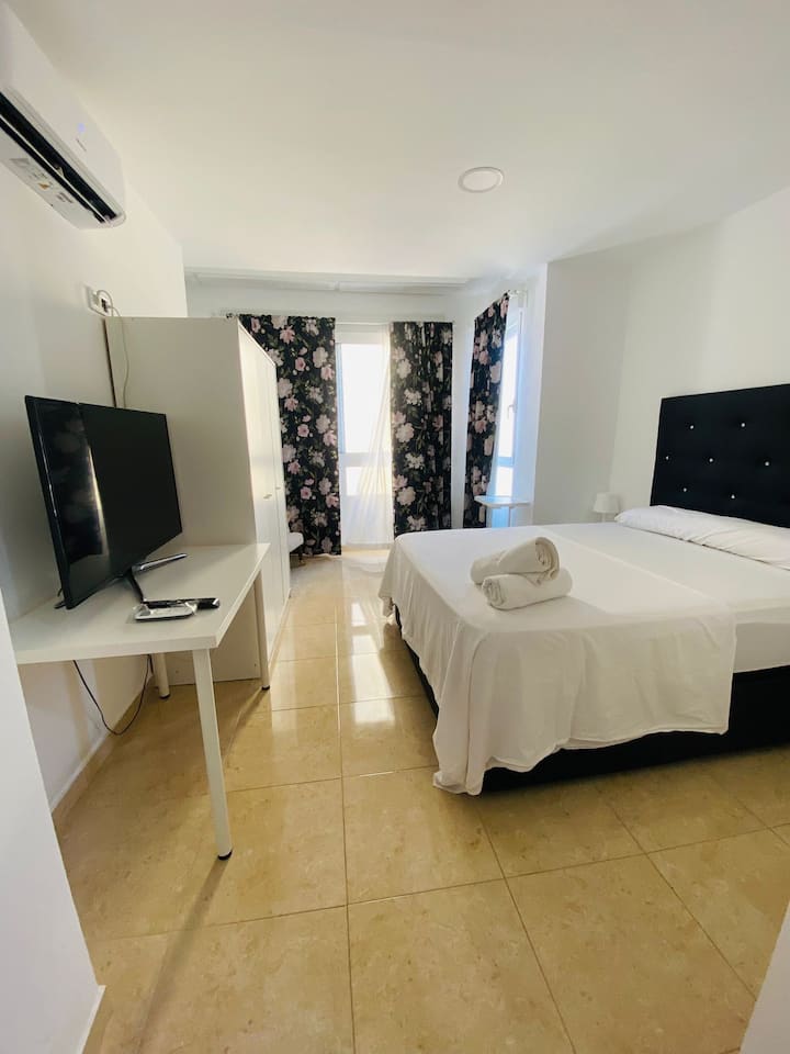 Habitación Con Baño Privado Para 3 Personas - Catarroja