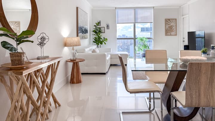 The Tides Peaceful Beachfront Apartment - Hollywood, FL