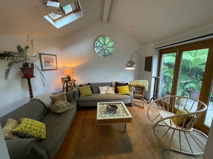 Studio-style Cottage Extension - Rhos-on-Sea