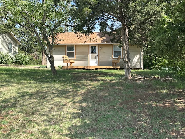 Sugarbush Cabins
Cabin 2 - Wichita, KS