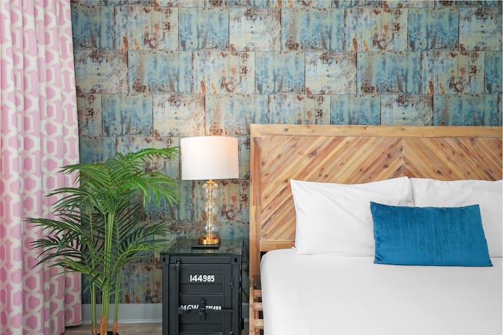 Prime Spot On Collins Ave, Near Beach, King Room - Miami Beach, FL