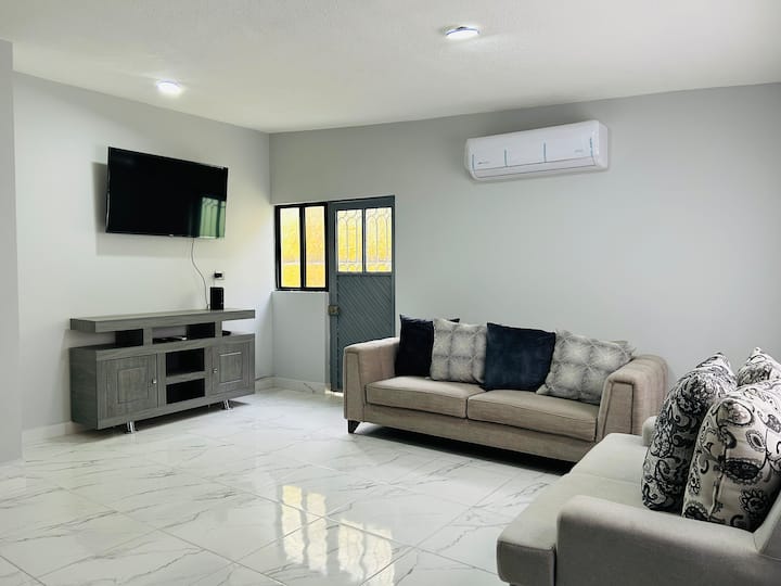 Casa Moderna Con Aire Acondicionado Y Cochera - Durango, México