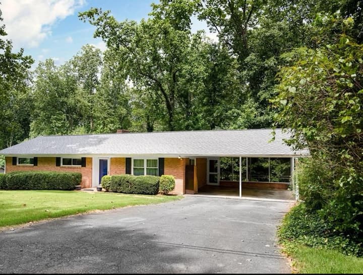 Modern Peaceful Retreat - Winston-Salem, NC
