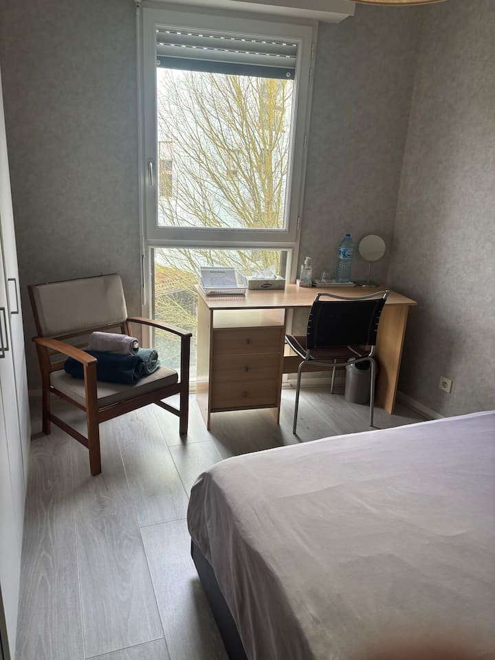 Chambre Privée Aménagée Avec Lit Double - Saint-Grégoire