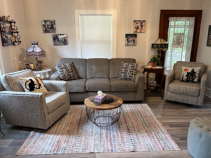 The Farmhouse Stay - South Bend, IN