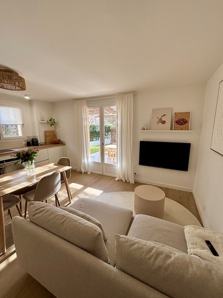 Bastidon Paisible Dans Résidence Avec Piscine - Fréjus