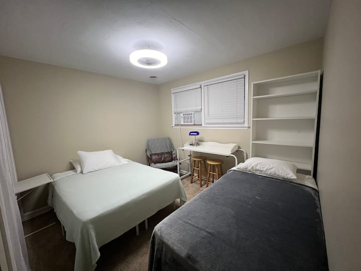 Full+twin - Guestsuite Adjacent To Wheaton College - Wheaton, IL