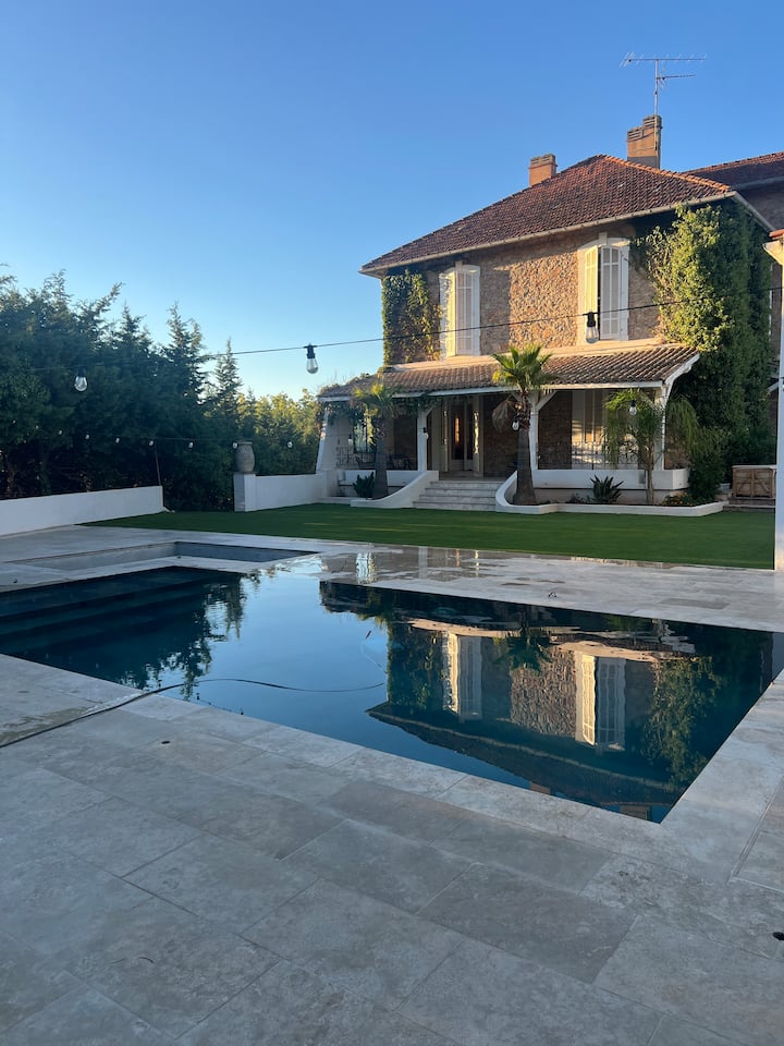 Manoir Entièrement Renové - Pierrefeu-du-Var