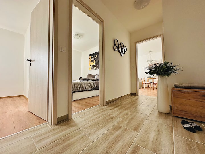 *Park West Terrace* With Private Parking - Budapest