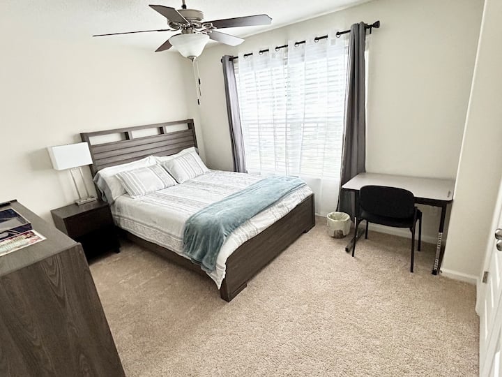 Upstairs Room In Ocean View - Norfolk, VA