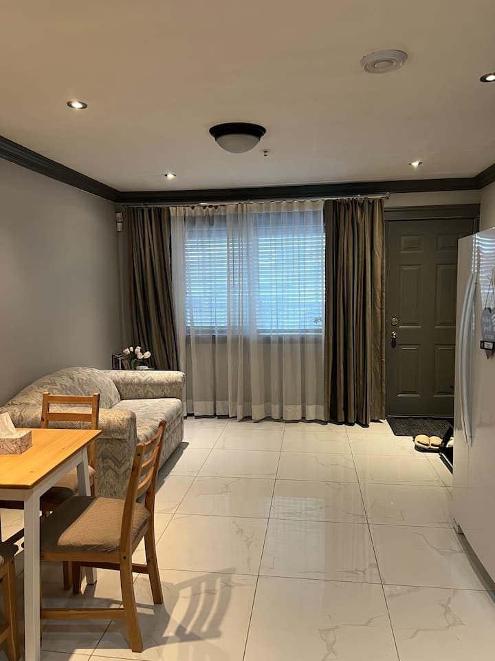Lovely One Bedroom Suite . - Burnaby