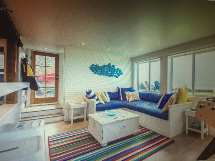 Stunning Beach Cottage Floor - Sunshine Coast Regional District, BC, Canada