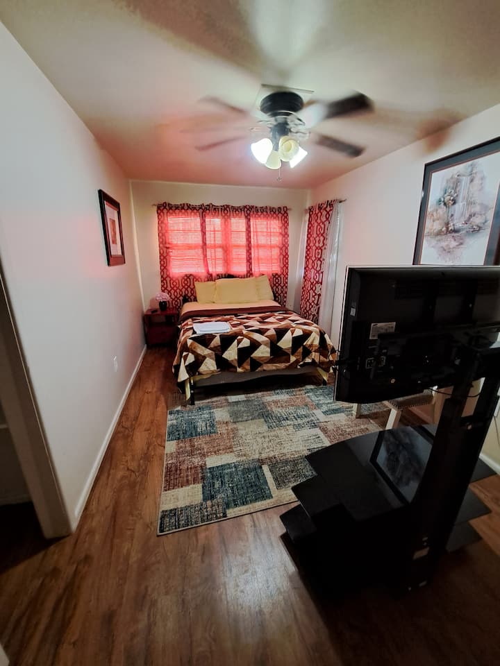 Abode Close To All Essentials. - Odessa, TX