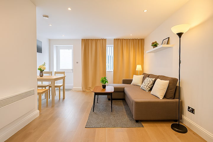 Central 1 Bedroom With Patio - London, UK