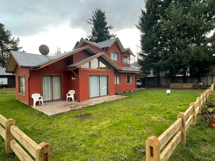 Tranquilidad Y Vista Al Volcán | Casa Espaciosa. - Pucón