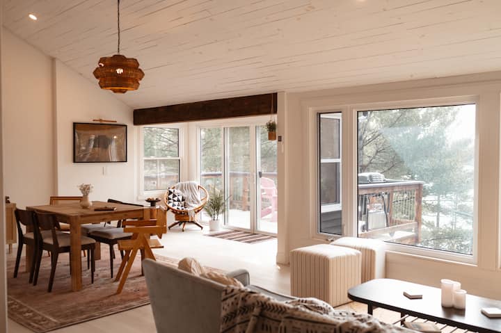 Luxury Cabin Getaway| Lake, Hot Tub + Forest Views - Kawartha Lakes
