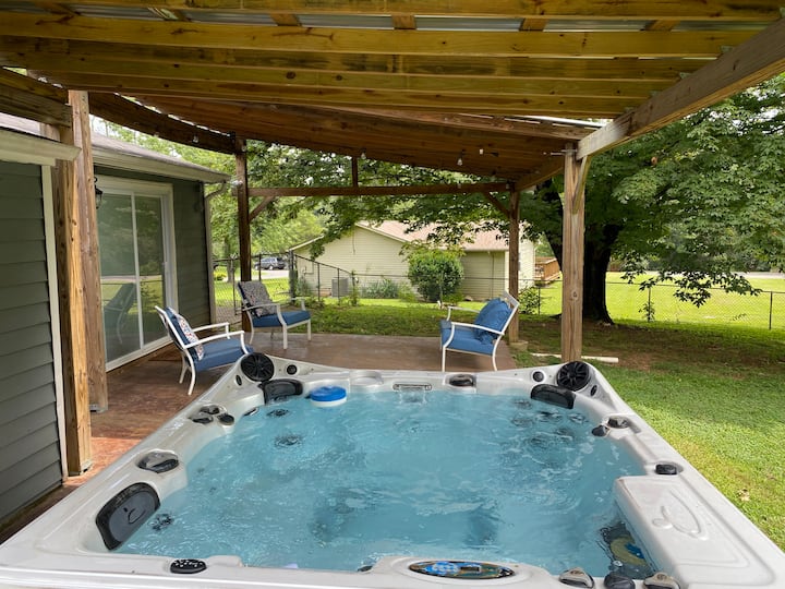 ~Hot Tub~ Backyard For Dogs- 5min To The Lake - Knoxville, TN