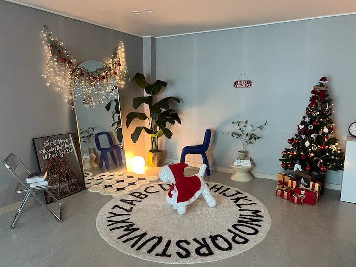 @크리스마스[빅파인트리하우스]#감성숙소#힐링#신축#독채#스튜디오#미드센츄리모던#노래방 - Gangneung-si