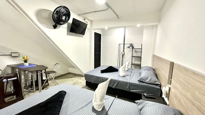 Apartaestudio En Laureles, 4 Personas, Calle 70 - Medellín, Colombia
