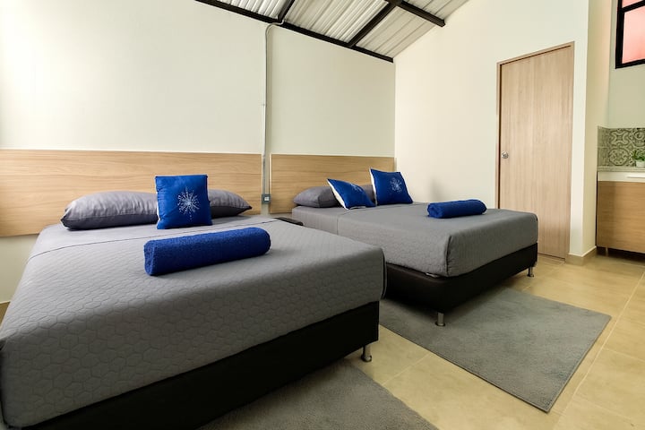 Apartaestudio En Laureles, 4 Personas, Calle 70 - Medellin, Antioquia, Colombia