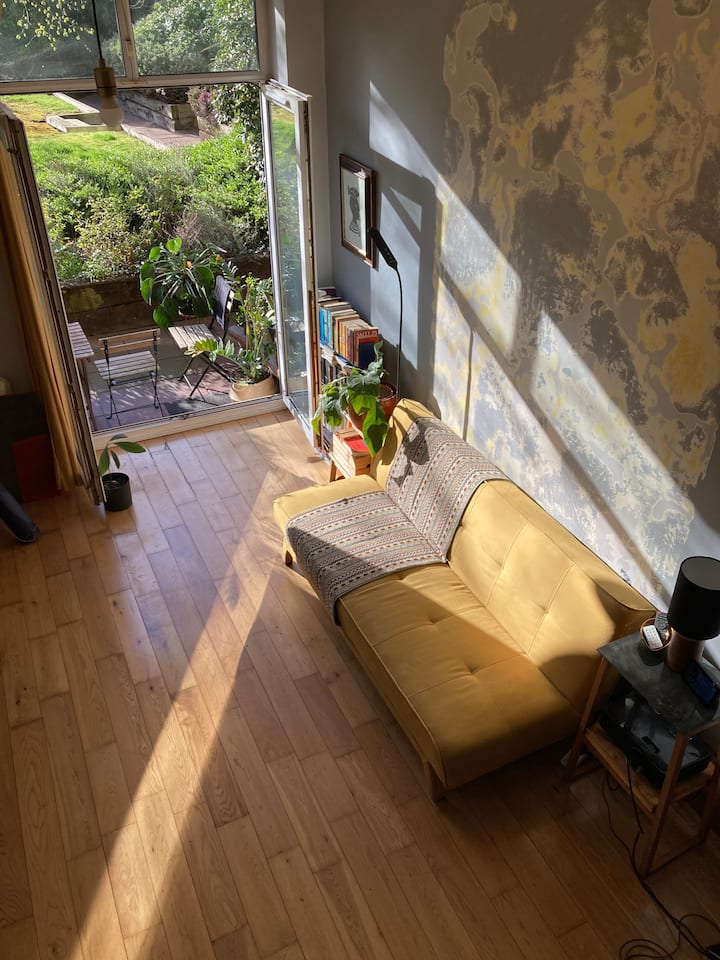 High Ceiling 70m2/ 750 Sq Ft - Dublin