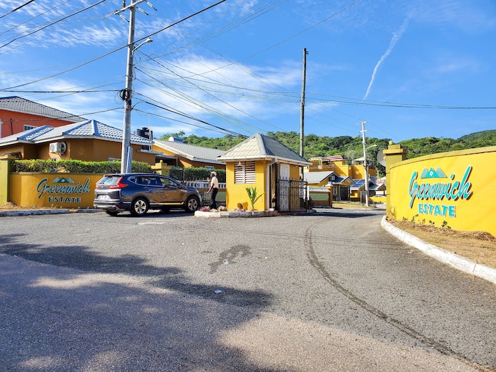 Sunny Side Villa @ Greenwich - Ocho Rios