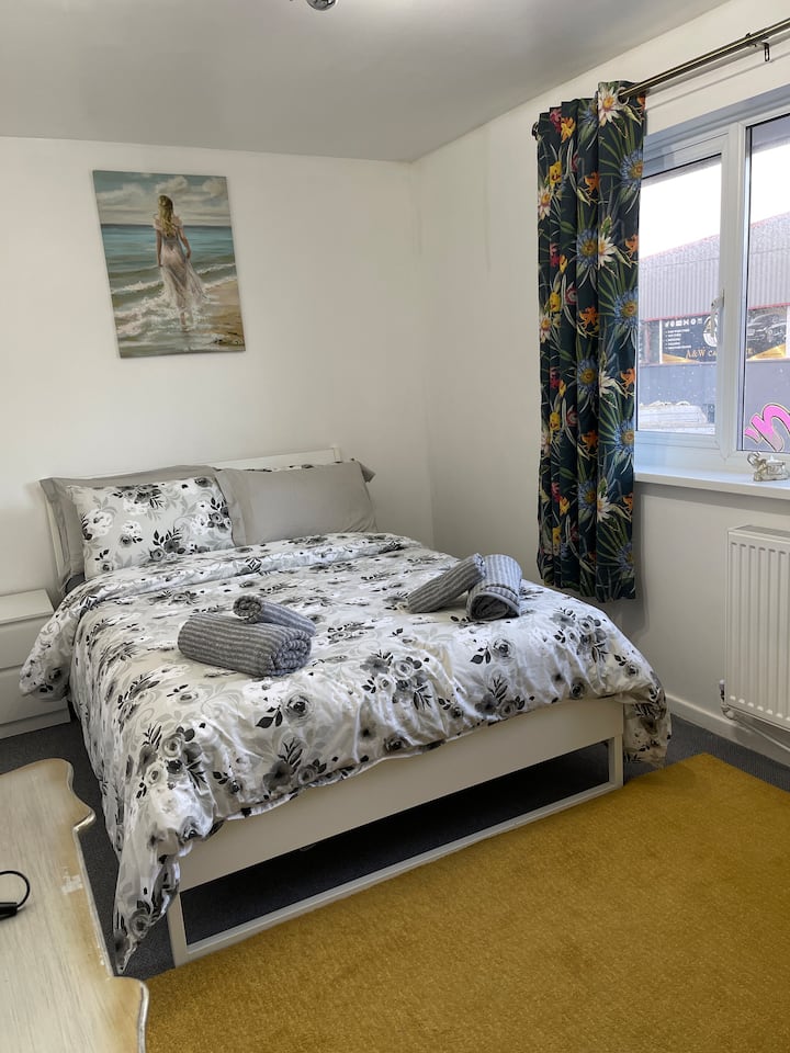 Top Flat Near Town, With Its Own Private Parking - Cardiff