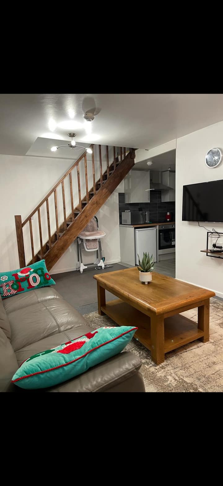 Top Flat Near Town, With Its Own Private Parking - Cardiff