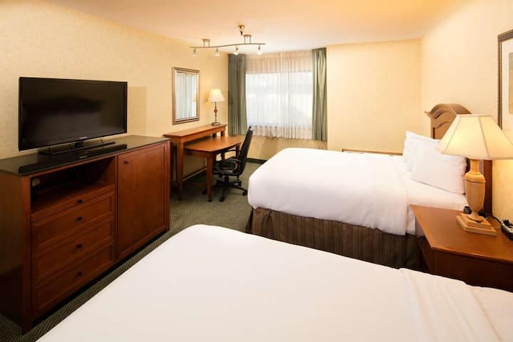 Excellent Choice! Pet-friendly Unit, Free Parking! - Wenatchee, WA