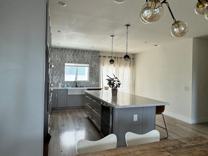 Master Bedroom And Suite In Luxurious Home - Orange, CA