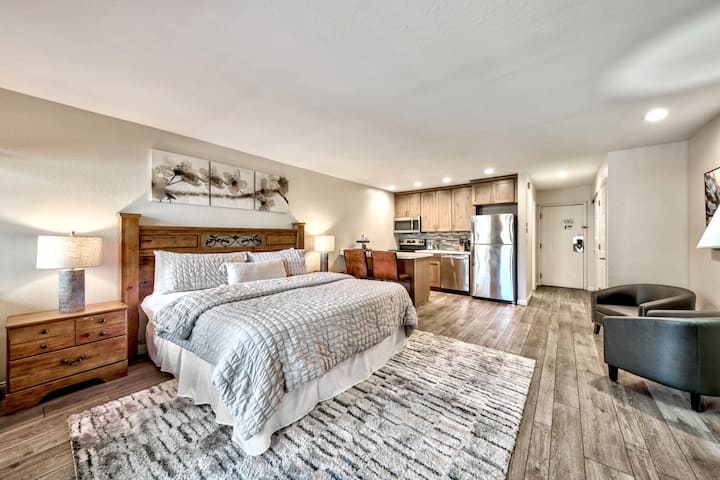 Stylish Studio, Beach & Ski, Lakeland Village #220 - South Lake Tahoe, CA