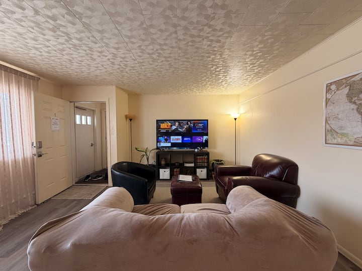Centrally Located In Town. Spacious Kitchen! - Fairbanks, AK