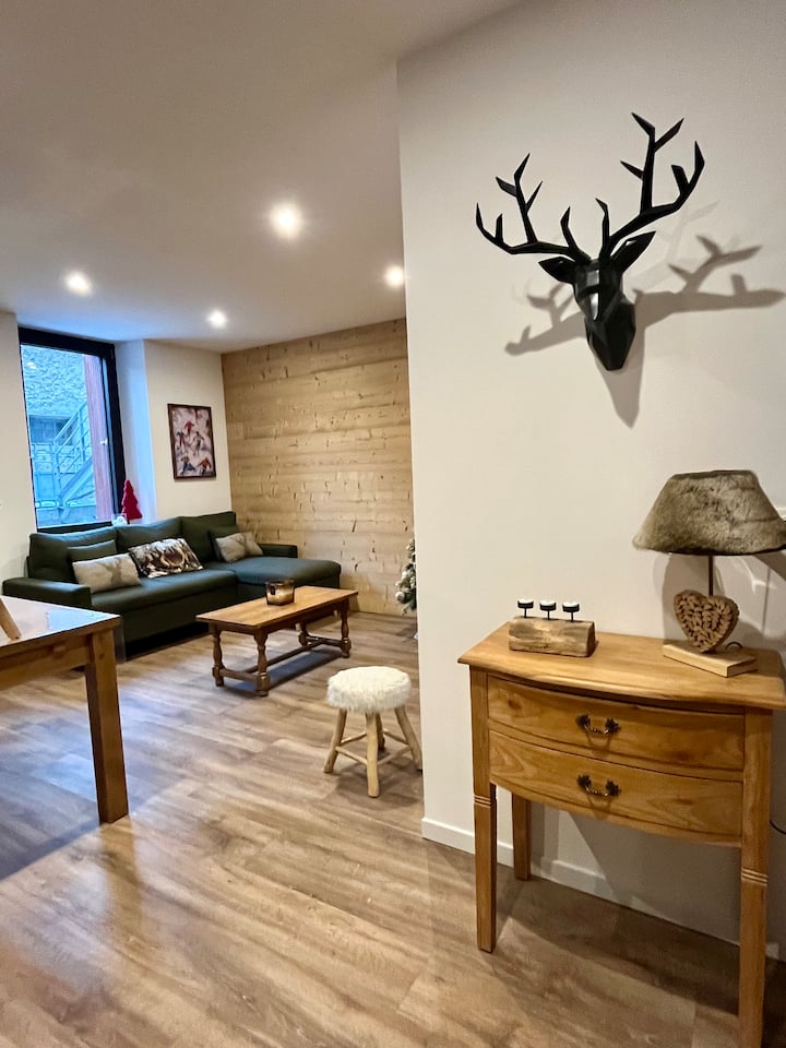 Nid Douillet Plein De Charme Décoré Avec Goût - Matemale