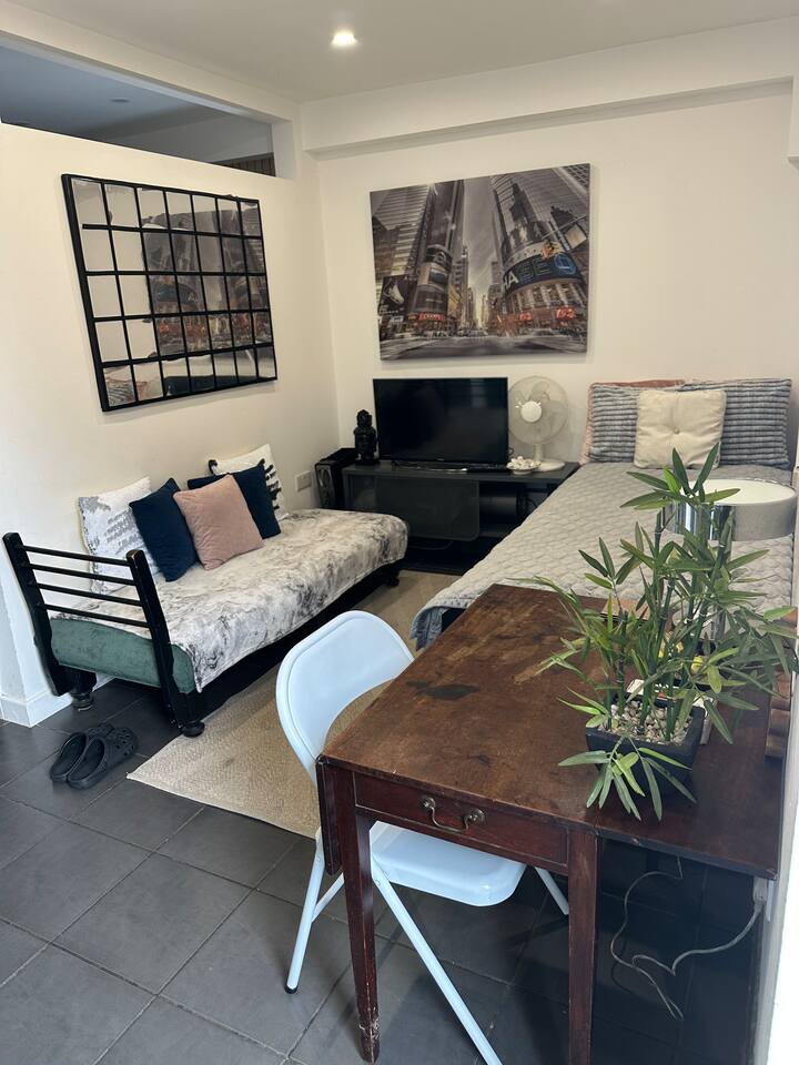Modern Flat In Egham Nr Royal Holloway University - Windsor