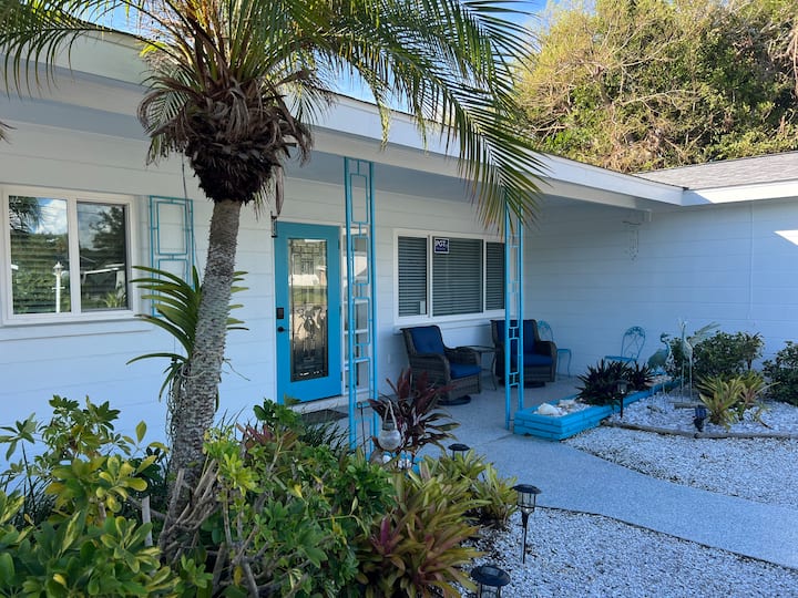 Newly Remodeled Beach Home, 1 Mile To The Beach! - ベニス, FL