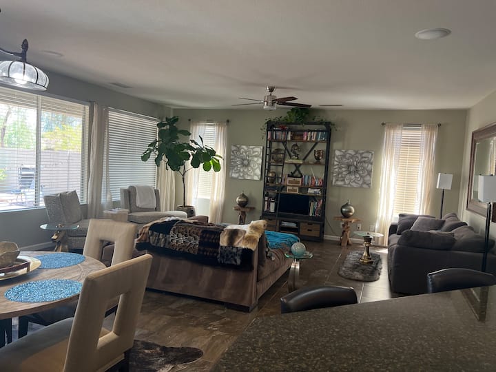Upscale, Beautiful Home Under Priced - Peoria, AZ