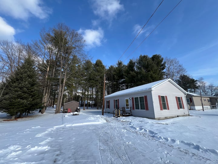 Home In Schroon Lake; Ice Fish, Sled Or Ski Gore! - Schroon Lake, NY