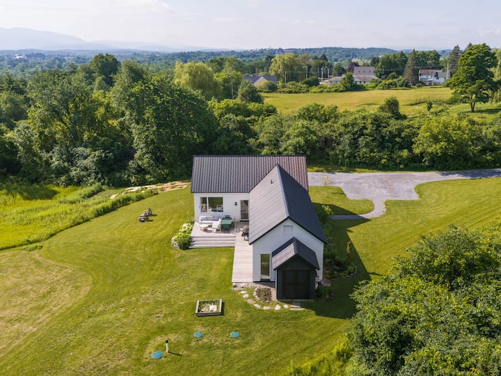 Mountain Views On 10 Acres Near Middlebury - Middlebury, VT